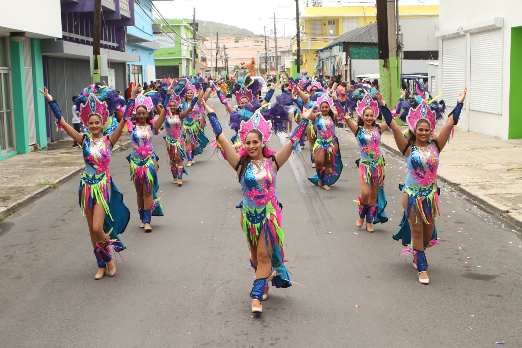 Calles de Fajardo vuelven a brillar con desfile de Carnaval - Isla News PR